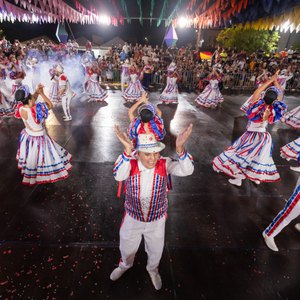 Coco de Roda emociona público na primeira noite do concurso em Jaraguá ...