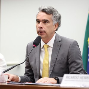 Rafael Brito apresenta relatório final da lei que cria o SUS da ...