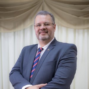 Juiz Alan da Silva Esteves lança livro sobre democracia e liberdade ...