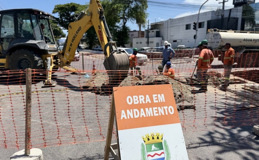 Obra emergencial de drenagem interdita via no Conjunto Murilópolis, na ...